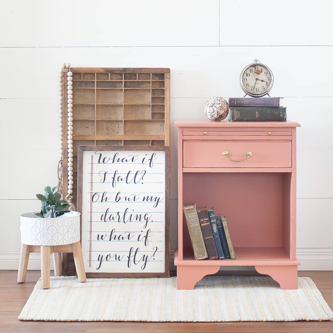 Accent Storage Table in "Peachy Keen" – Country Chic Paint