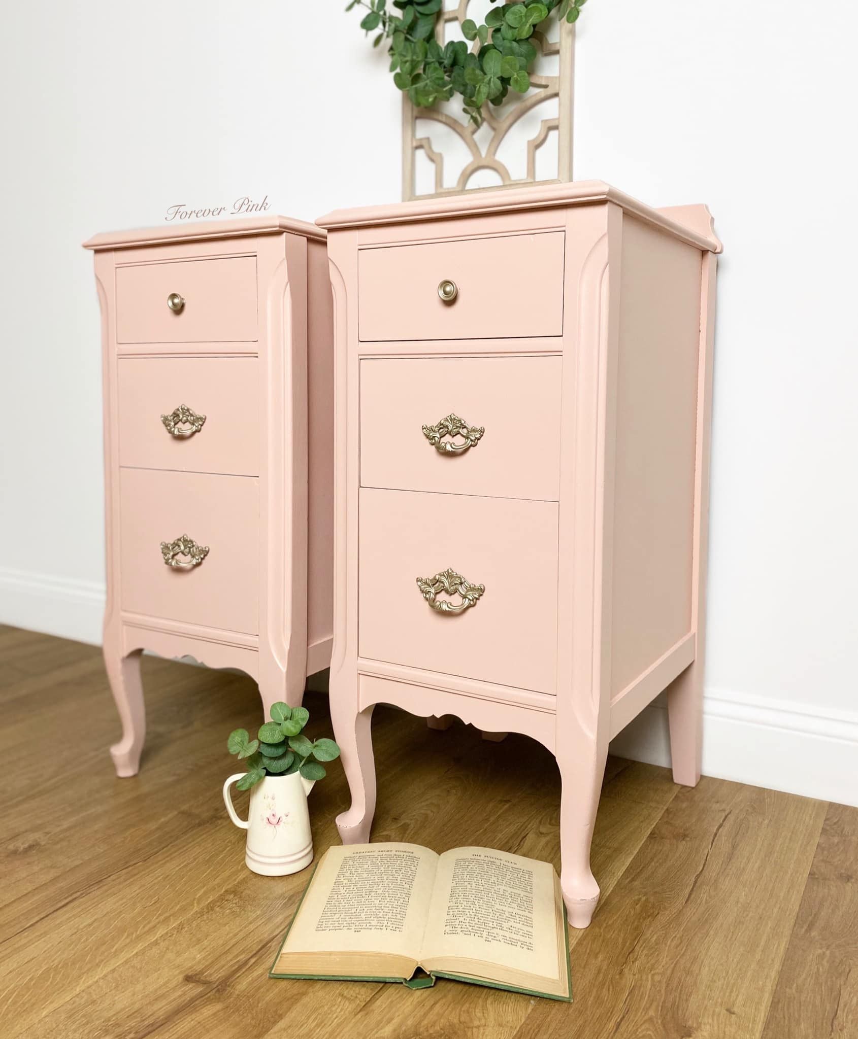 Curvy End Tables in "Ooh La La" with "Clear Coat" – Country Chic Paint